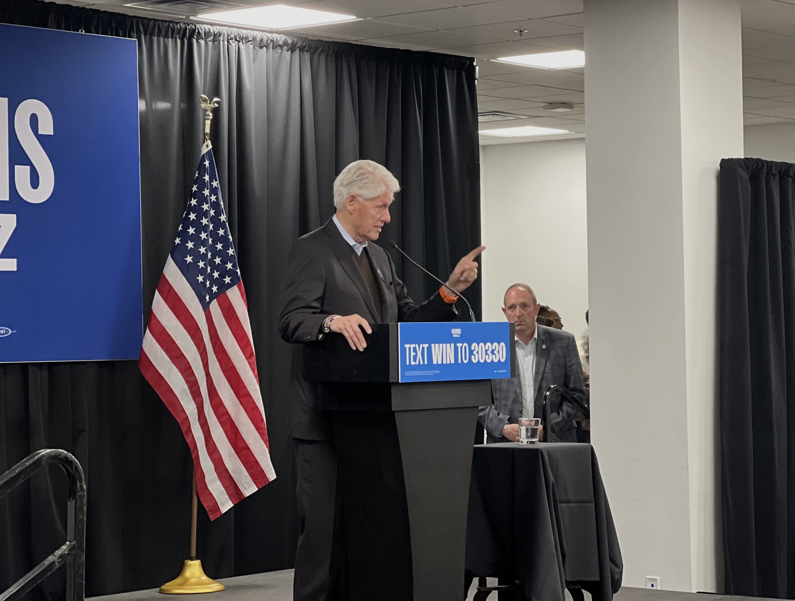 Bill Clinton calls on Wisconsin church members to vote for their ...